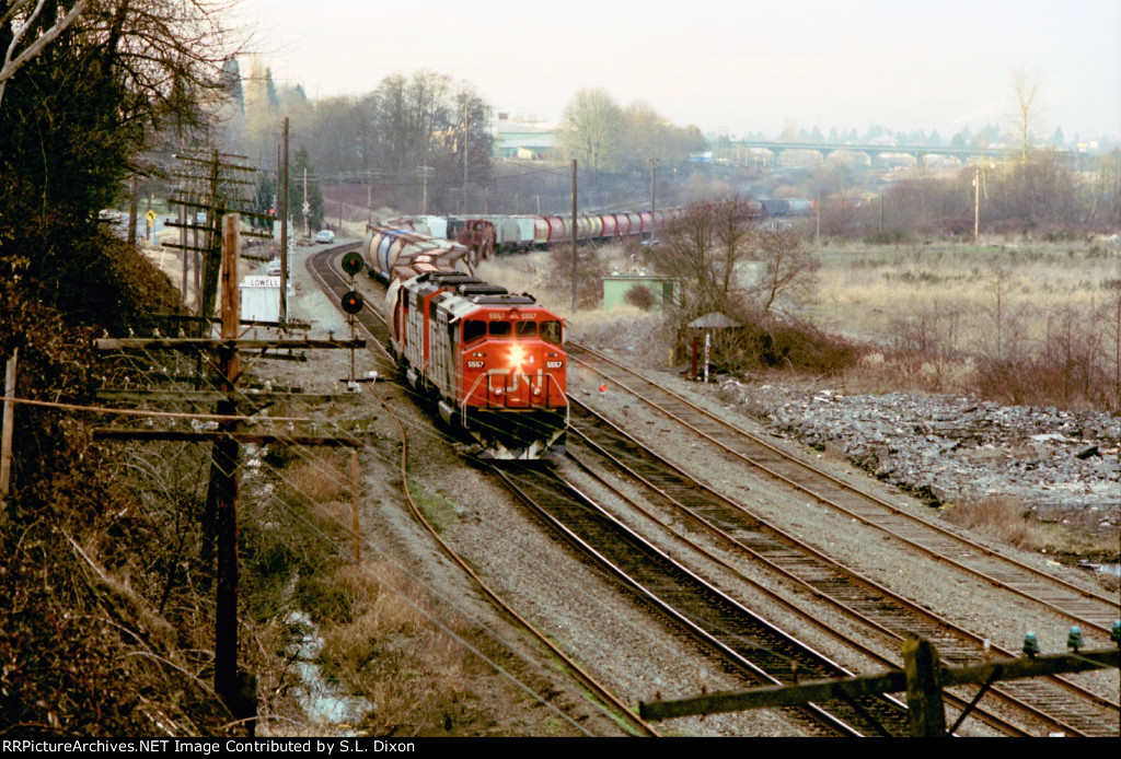 CN 5557 East @ Lowell